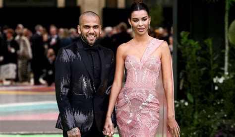 Joana Sanz Le Habr A Pedido El Divorcio A Dani Alves Y Afirma Estar Del