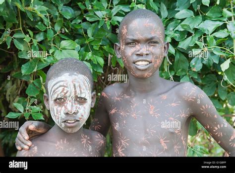 Tribu omo Banque de photographies et dimages à haute résolution Alamy