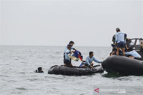 Tim Kopaska Temukan Serpihan Diduga Milik Pesawat Sriwijaya Air
