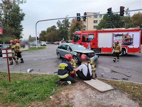 Zderzenie dwóch pojazdów na os Zazamcze Na miejscu straż pożarna i
