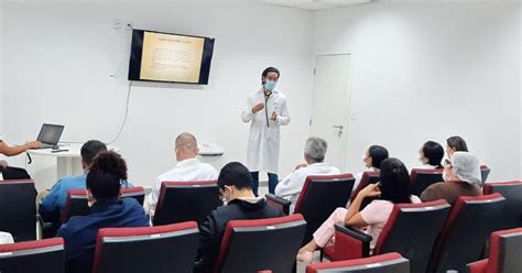 HOSPITAL REGIONAL COSTA DO CACAU ENCERRA JULHO AMARELO PALESTRA