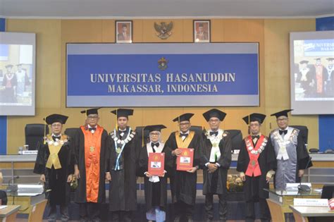 Sidang Paripurna Senat Terbuka Luar Biasa Dalam Rangka Pengukuhan Dan