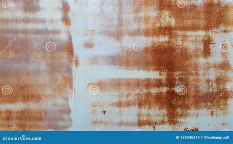 Pared Oxidada Del Metal Hoja Vieja Del Hierro Cubierta Con El Fondo