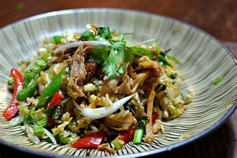 L authentique recette du riz sauté au poulet thaïlandais Khao Pad Kai