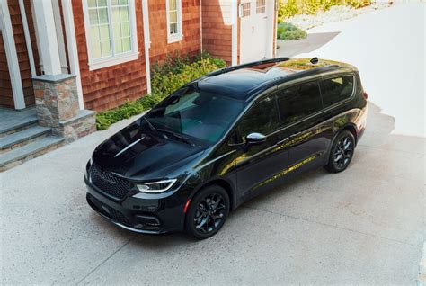 2021 Toyota Sienna Vs 2021 Chrysler Pacifica Spec Comparison Motor