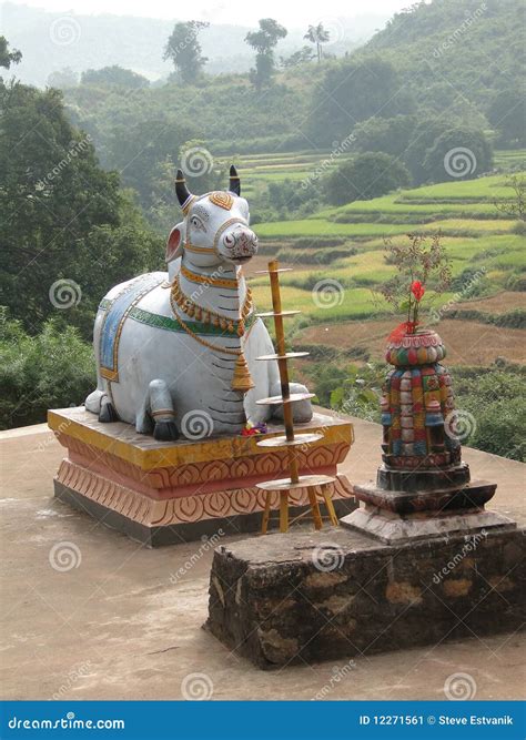 Estatua De Nandi El Toro Imagen De Archivo Imagen De Religioso 12271561