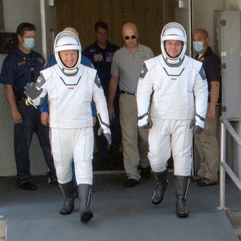 Elon Musks SpaceX Suit Is Like A Tuxedo For The Starship Enterprise
