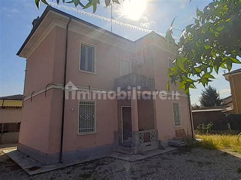 Vendita Villa Unifamiliare In Via Trieste Garlasco Ottimo Stato