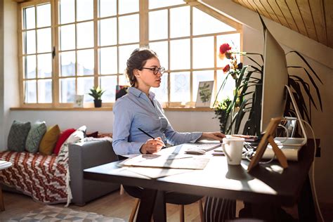 Como é trabalhar de home office Descubra aqui Consultoria Educação