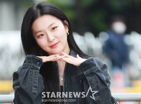 Red Velvet S Seulgi Renews Contract With SM Entertainment