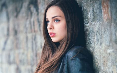 Sfondi Viso Donne Capelli Lunghi Occhi Blu Brunetta Capelli Neri