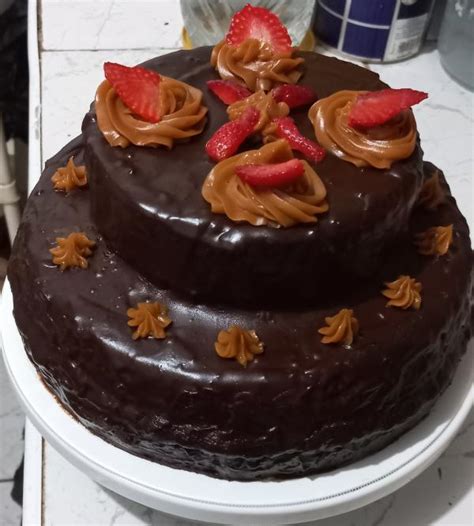 Torta Húmeda de Chocolate Decorada Receta Fácil