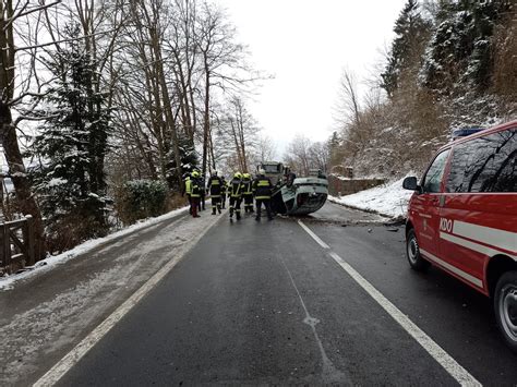 VERKEHRSUNFALL EINGEKLEMMTE PERSON Freiwillige Feuerwehr Steinbach Am