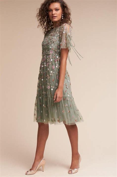 tenue mariage printemps femme détails floraux Tenue mariage printemps
