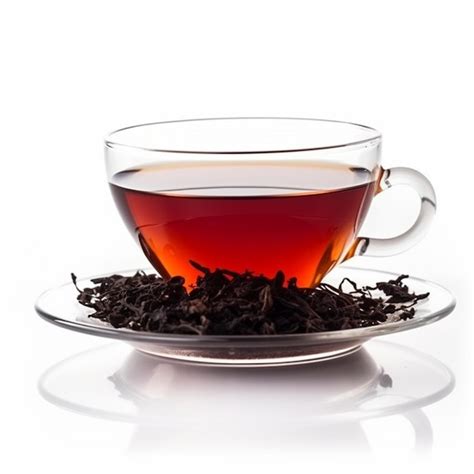 Una taza de té se sienta en un platillo con una hoja Foto Premium