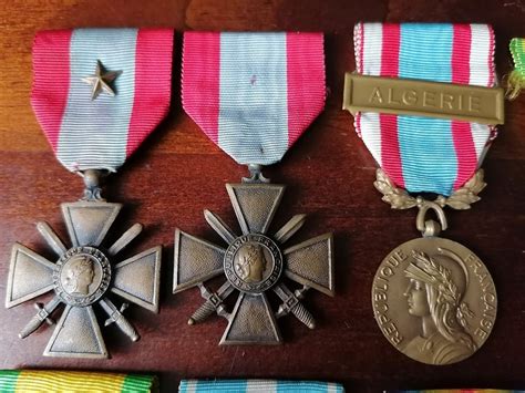 lot médailles croix de guerre TOE Indochine Algérie et divers