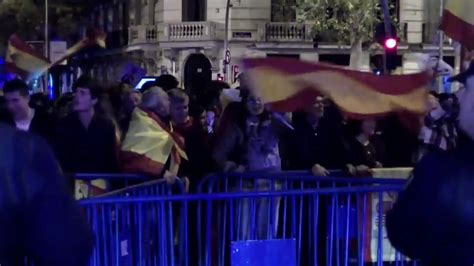 Cientos de personas se concentran ya por decimosexto día junto a la