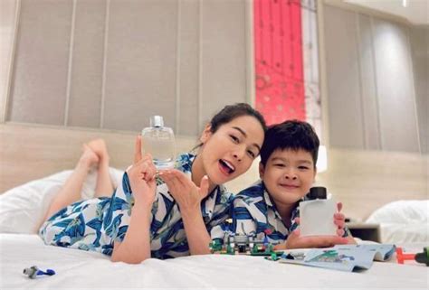 Nhật Kim Anh ngủ chung phòng với chồng cũ vì con trai 2sao