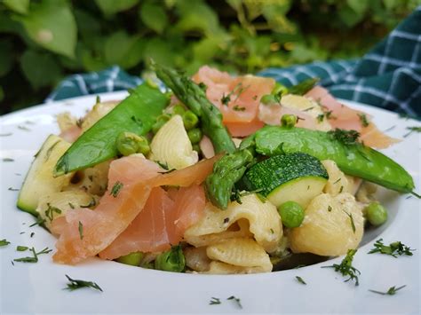 Pasta Met Gerookte Zalm En Voorjaarsgroenten Lekker Tafelen