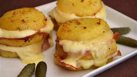 Sandwichs De Pommes De Terre Aux Lardons Et La Raclette De D Licieux