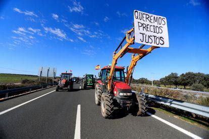 Las protestas de los agricultores en imágenes Fotos Fotos EL PAÍS