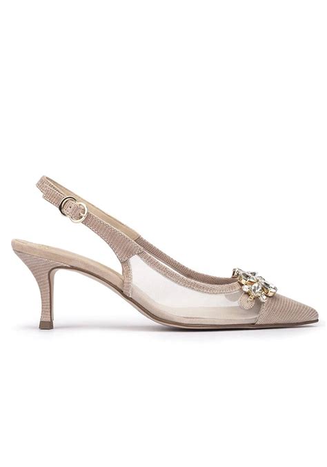 9 zapatos nude que combinan con todos los vestidos de invitada y podrás