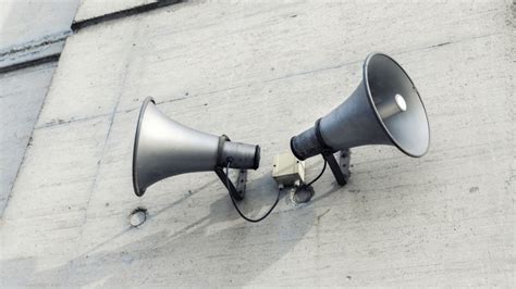 19 kwietnia dlaczego w Warszawie wyją syreny alarmowe i biją dzwony
