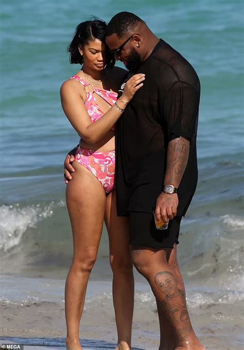 Chanel Iman Puts On Heavy Pda With Her Nfl Boyfriend Davon Godchaux In