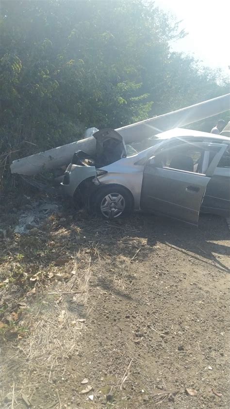 Carro Seis Ocupantes Perde Controle E Bate Em Poste No Morro Da Usipa