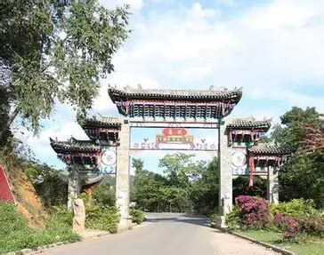 薄荷塘古茶山 박하당 고차산 박하당은 만납촌 위원회에 속하며 위치는 만철 고차산 범위내에 있습니다 맹납현 이무진 만철촌