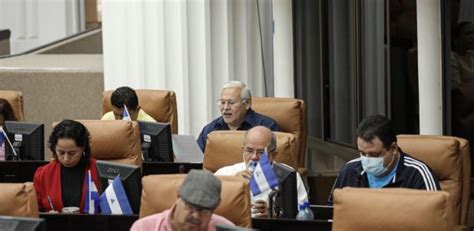 Parlamento dedica mención especial en el Día Nacional del locutor