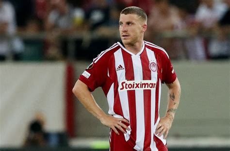 Pep Biel så rødt i Olympiakos sejr over Jens Jønssons AEK Athen