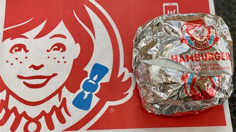 Wendy S Pretzel Baconator Review The Fancy Bun Doesn T Add Much