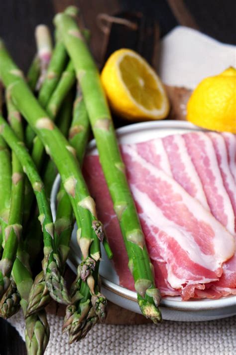 Grüner Spargel mit Bacon