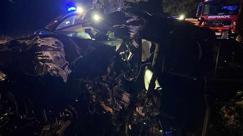 FOTO Impact devastator pe DN 54 în Olt Un tânăr de 24 de ani a murit