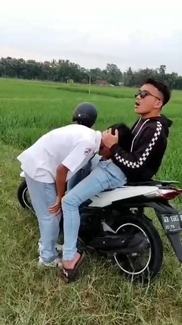 Bokep Indo Viral Gay Sesama Cowok Ngentot Di Sawah Part 1 BokepTop