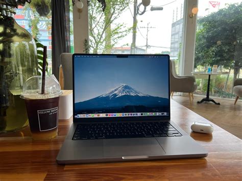 Macbook Pro M Max Arnondora