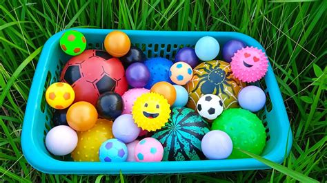 Mencari Bola Sepak Bola Semangka Bola Emoji Bola Warna Warni Bola