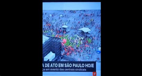 Mais Bandeiras Que Pessoas Ato Esvaziado De Lula Pelo De Maio