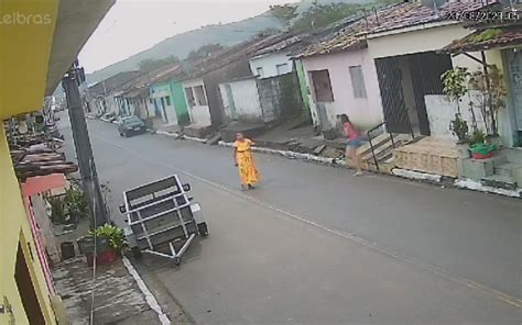 GazetaWeb Ex marido invade casa e tentar matar mulher após fim do