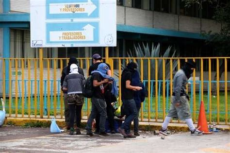 La Jornada Encapuchados Toman CCH Vallejo