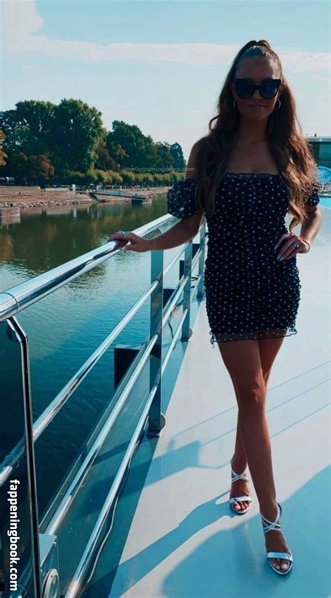 Laura Muller Nude OnlyFans Leaks Fappening FappeningBook