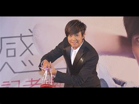 昵称小鬼的台湾艺人黄鸿升16日于北投区家中猝逝年仅36岁震惊演艺圈噩耗传回他的母校教导他三年的老师杨骐睿难掩哀伤表示难以置信