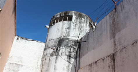 G1 Internos Escalam Muro De 6 Metros E Fogem Do CEM Usando Uma Moto