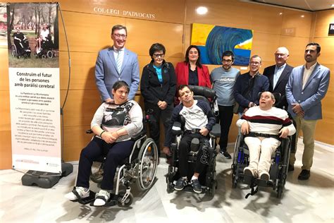 La sede del ICAT y el COFT acoge la exposición Plenitudes artísticas