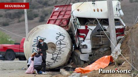 Muere chofer de camión al impactarse contra mezcladora de cemento