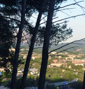 La Montagne Sainte Victoire Avec Viaduc Vue Depuis La Colline De