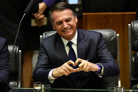 Bolsonaro toma posse como presidente da República 01 01 2019 UOL