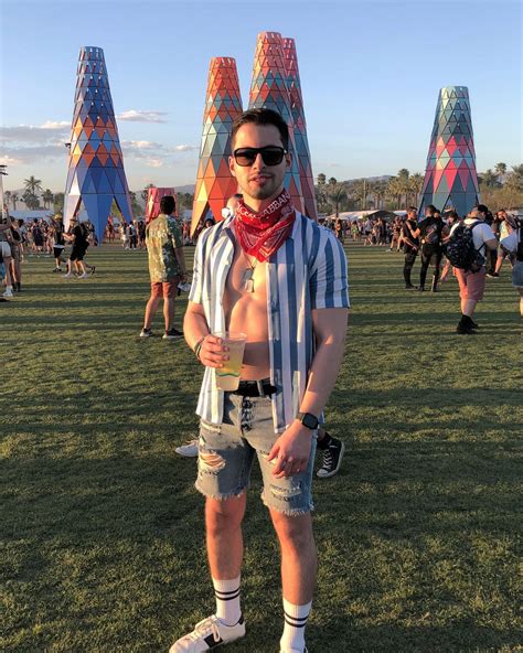 61 Best Coachella Outfits For Men 2024 Style Guide