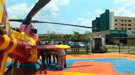 Homem é socorrido de helicóptero após ter perna perfurada por barra de